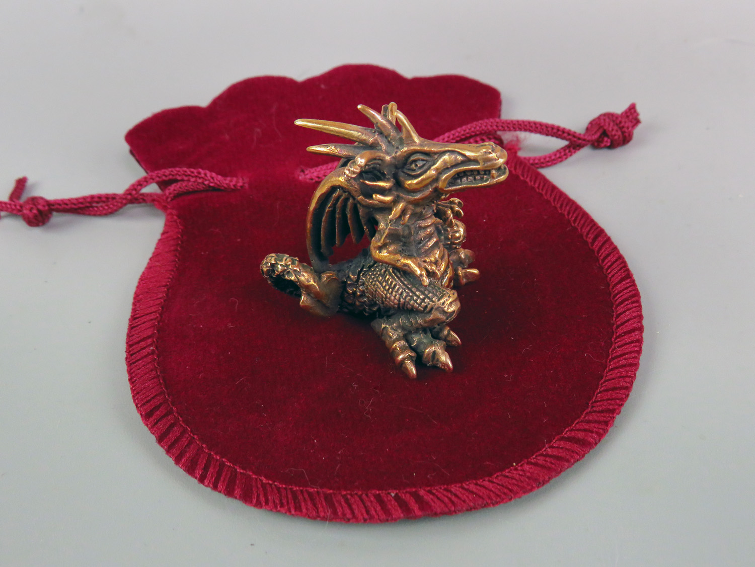 ᐈ Mini Dragon Buy In The Online Store Pipeoclock